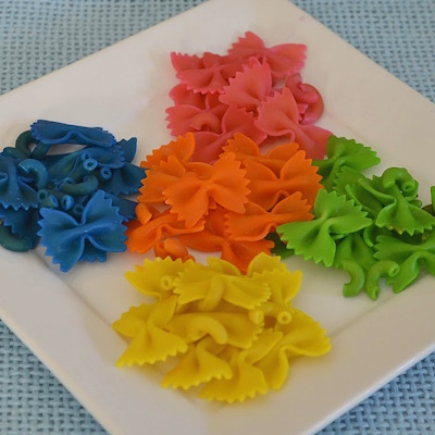 Colored Pasta. Hands On Counting, Sorting, and Pattern Activities